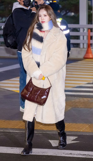 [사진]스테이씨 재이,'털코트 우아하게' - OSEN