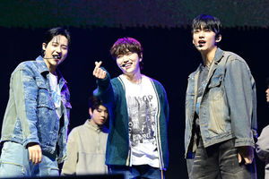 [사진]B1A4, '살인 미소와 함께 컴백' - OSEN