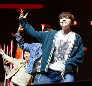 [사진]B1A4 산들, '무대가 그리웠어요' - OSEN