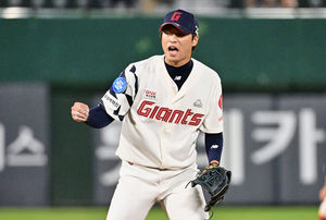 "제가 FA를 할 거라고는..." 앞만 보고 달려온 거인 100홀드 역사, 대박 계약 기다릴까 - OSEN