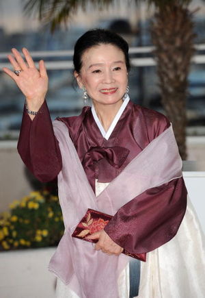 故 윤정희 1주기, 여배우 트로이카→칸 진출…'시'처럼 살다 갔다 [Oh!쎈 이슈] - OSEN