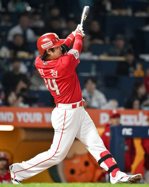 ‘86억 138홈런→106억 152홈런→3번째 FA’ 이승엽 홈런 기록 앞둔 최정, 영원히 SSG맨으로 남고 싶다 - OSEN