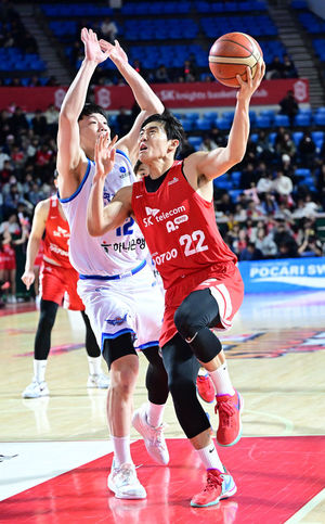 [사진]SK 오재현, '림으로 돌격' - OSEN