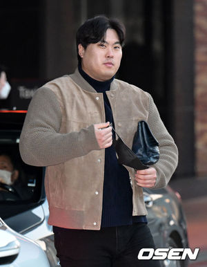 류현진이 112패 꼴찌팀 재건? ML 잔류 시나리오 또 나왔다 “저비용 고효율 RYU, 큰 도움 될 것” - OSEN