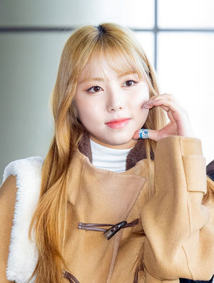 [사진]퍼플키스 이레,'손에 밴드 붙이고 볼하트' - OSEN