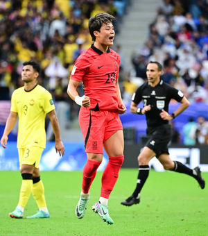 [사진]VAR 페널티킥 선언 기뻐하는 오현규 - OSEN