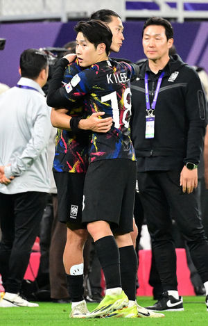 [사진]이강인-조규성 '격려' - OSEN