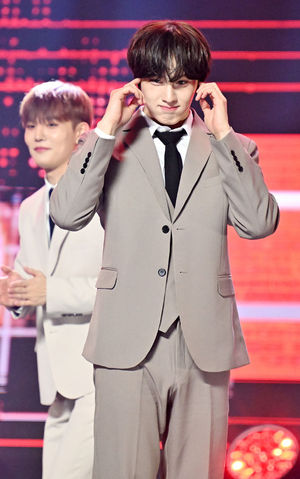 [사진]CIX 현석,'깜찍 볼하트' - OSEN