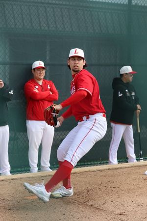 ‘벌써 151km 쾅!’ SSG 新외인 에이스, 첫 피칭부터 기대감 UP…2년차 엘리아스도 순조롭게 준비중 - OSEN