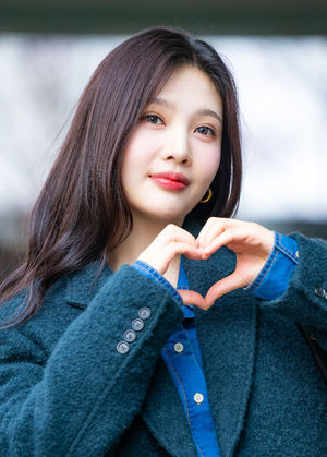 [사진]레드벨벳 조이,'인형의 하트' - OSEN