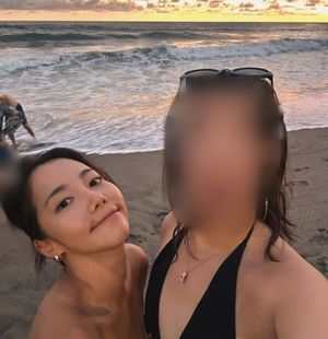 이윤진, 이범수와 이혼설 극복했나..딸과 발리에서 밝은 근황 [★SHOT!] - OSEN