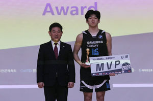 ‘아시안 유소년농구 슈퍼컵 U18 MVP’ 강민성 “팀원들 덕분에 우승할 수 있었다!” - OSEN