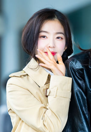 [사진]레드벨벳 아이린,'수줍게 손 인사' - OSEN