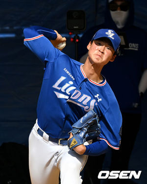 ‘5G 60실점’ 삐걱거렸던 삼성 마운드, NPB 디펜딩 챔프 상대 2실점 쾌투 합작 - OSEN