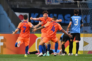 '90+7분 극장골' 최강희 감독 산둥, 日 가와사키에 역전극...ACL 8강행 드라마 - OSEN