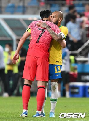 '카타르 WC 16강 한국전 출전' 브라질 전설 알베스, 성폭행 혐의로 4년 6개월 징역형 - OSEN