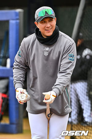 롯데 시절 RYU에 타율 .342 맹타…동갑내기 절친의 선전포고 “이번에도 잘 쳐서 놀려야죠” - OSEN