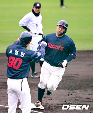 ‘165km 괴물’ 사사키 앞에서 대형 홈런 쾅! 한동희, “좋은 느낌 시즌 내내 이어지길" [오!쎈 이토만] - OSEN