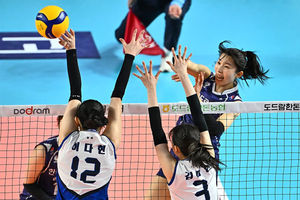 [사진] 전새얀, 터치아웃 작전 - OSEN