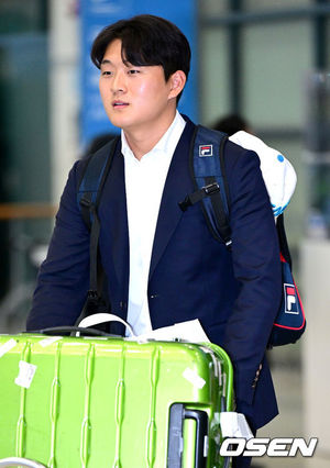 “19살 중에서 구위 최고!” 152km 특급 신인, 마무리까지 맡을 기세…국민타자 마음 어떻게 사로잡았나 - OSEN