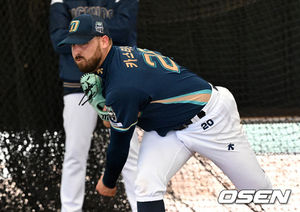 입국 3일만에 147km...20승 MVP 지워야 하는 남자, “KBO에서 직구 중요해” - OSEN