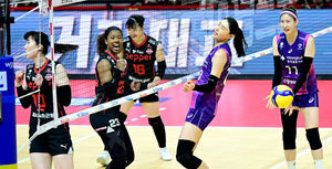 [사진]페퍼저축은행vs흥국생명, '극명한 희비교차' - OSEN