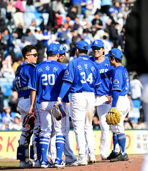 [사진]삼성, '시범경기 첫 승 하이파이브' - OSEN