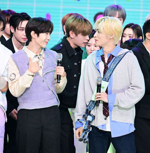 [사진]NCT WISH 료-샤오쥔, '다정한 SM 선후배' - OSEN