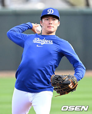 "공을 컨트롤 할 수 없었다" 충격 부진 日 야마모토, 고척돔 ML 데뷔전 괜찮을까 - OSEN