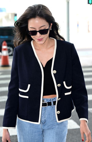 [사진]유이, '출국길 수줍은 미소' - OSEN