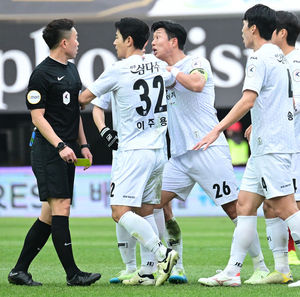 [사진]제주 임채민, '판정에 격한 어필' - OSEN