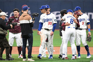 [사진]LA 다저스,'키움과의 인사' - OSEN