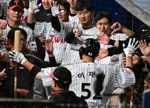 ‘깜짝 대타 투런 홈런’ 잠실 빅보이의 한 방, 그러나 1군 엔트리는 힘들다 - OSEN