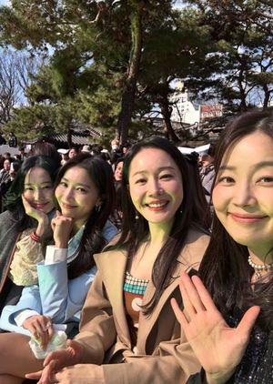 엄지원, 절친 이정현·오윤아·한지혜 만났다 [★SHOT!] - OSEN