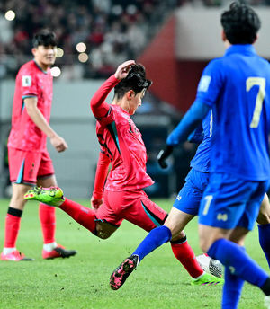 [사진]슛 시도하는 이강인 - OSEN