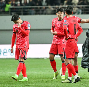 [사진]무승부 아쉬워하는 이강인-손흥민 - OSEN