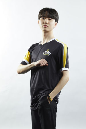 [PWS] '반짝 실력 아냐'...스매쉬컵 우승팀 e스포츠 프롬, 1일차 2치킨 선두 '기염' - OSEN