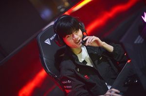 [Oh!쎈 롤챔스] ‘1인 군단’이 세운 또 하나의 대기록…’데프트’ 김혁규, 원딜 첫 LCK 4000 어시스트 - OSEN