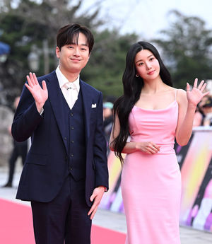 [사진]이찬원-권은비,'잘 어울리는 MC 커플' - OSEN