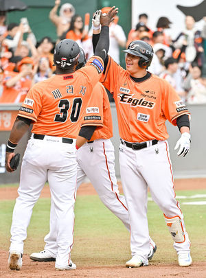 [사진]스리런 노시환,'7연승 독수리 비상해보자' - OSEN