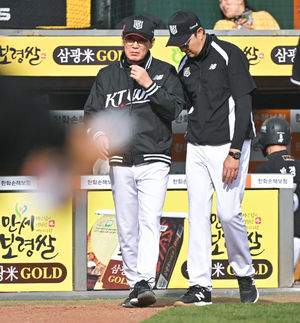 [사진]이강철 감독,'KT 스윕패 걱정' - OSEN