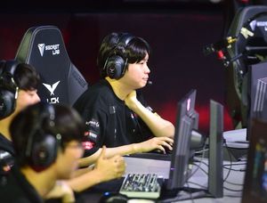 [LCK] 롤러코스터 고점☨…KT,’쇼메이커’ 백도어 막고 PO 2-1 역전 - OSEN