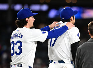 [사진]아웃맨,'오타니 홈런 덕분에 승리했어' - OSEN