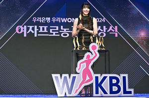 [사진]WKBL 최초 8관왕 차지한 박지수 - OSEN