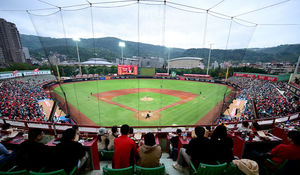 [사진]CPBL 웨이취안 드래곤스 홈구장 톈무 베이스볼 스타디움 - OSEN