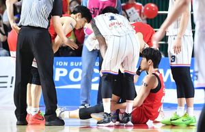 ‘안영준 이어 오재현과 워니까지 부상’ 절망적인 SK, 충격의 홈 2연속 대패 - OSEN