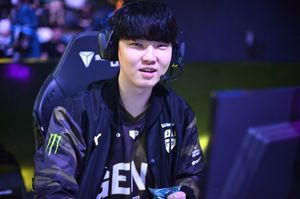 [LCK] ‘쵸황!!!’…젠지, 날뛴 ‘쵸비’ 특급 캐리에 2-1 역전 - OSEN