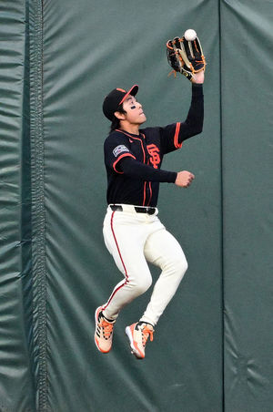 “정후리! 정후리!” 기대타율 8할 타구 잡은 이정후의 슈퍼캐치, SF팬 열광시켰다 [오!쎈 샌프란시스코] - OSEN