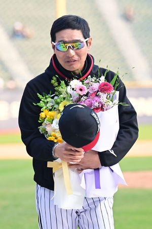 [사진]염경엽 감독,'KBO 역대 13번째 500승 달성' - OSEN