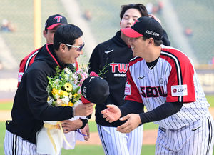 [사진]500승 염경엽 감독,'아이고 감사합니다' - OSEN